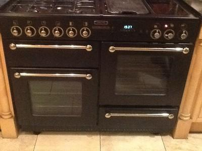 Deliver a Rangemaster Leisure 110 cooker to Linea de la Concepcion, La ...