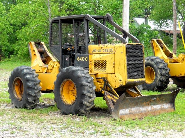 Equipment Movers john deere 440 skidder to Earlville | uShip