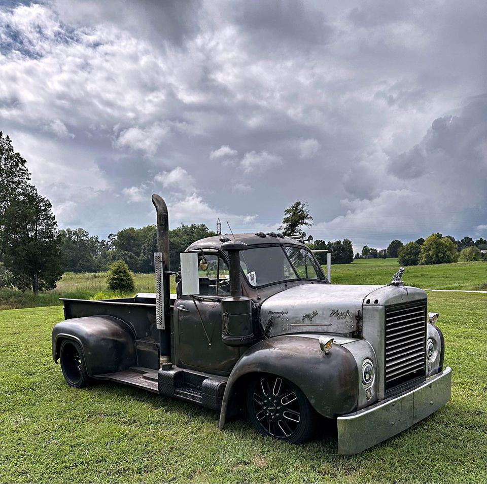 Equipment Shipping 1965 mack dually truck dually truck to Spicewood | uShip