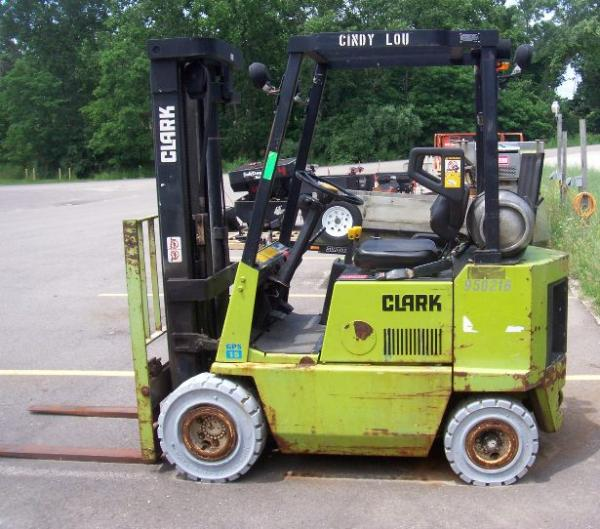 Equipment Movers Clark 3000lb forklift GPS15LPFG to Sycamore | uShip