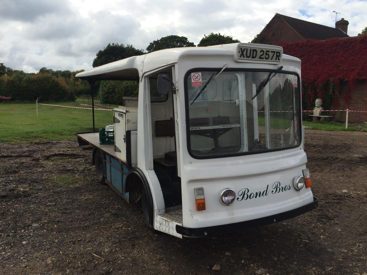 Cost to Deliver a 2001 Morris Milk float to Wilmslow | uShip