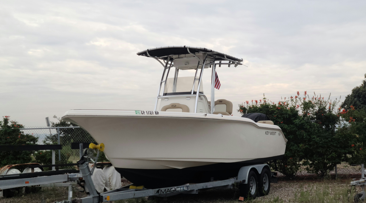 Quote to Ship a 23ft Key West Center Console on trailer to Leland | uShip