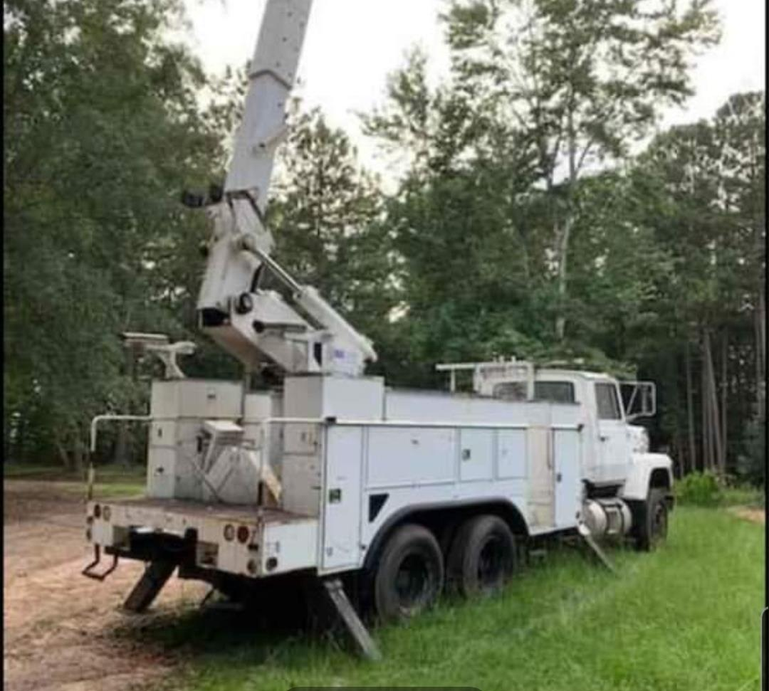 Cost to Transport a Ford WT800 to Central | uShip