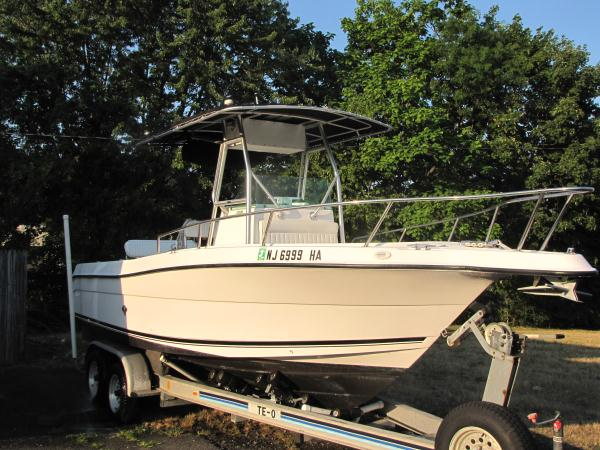Transport a 24 ft Robalo Center Console w/ Black T-top on Trai to Long ...