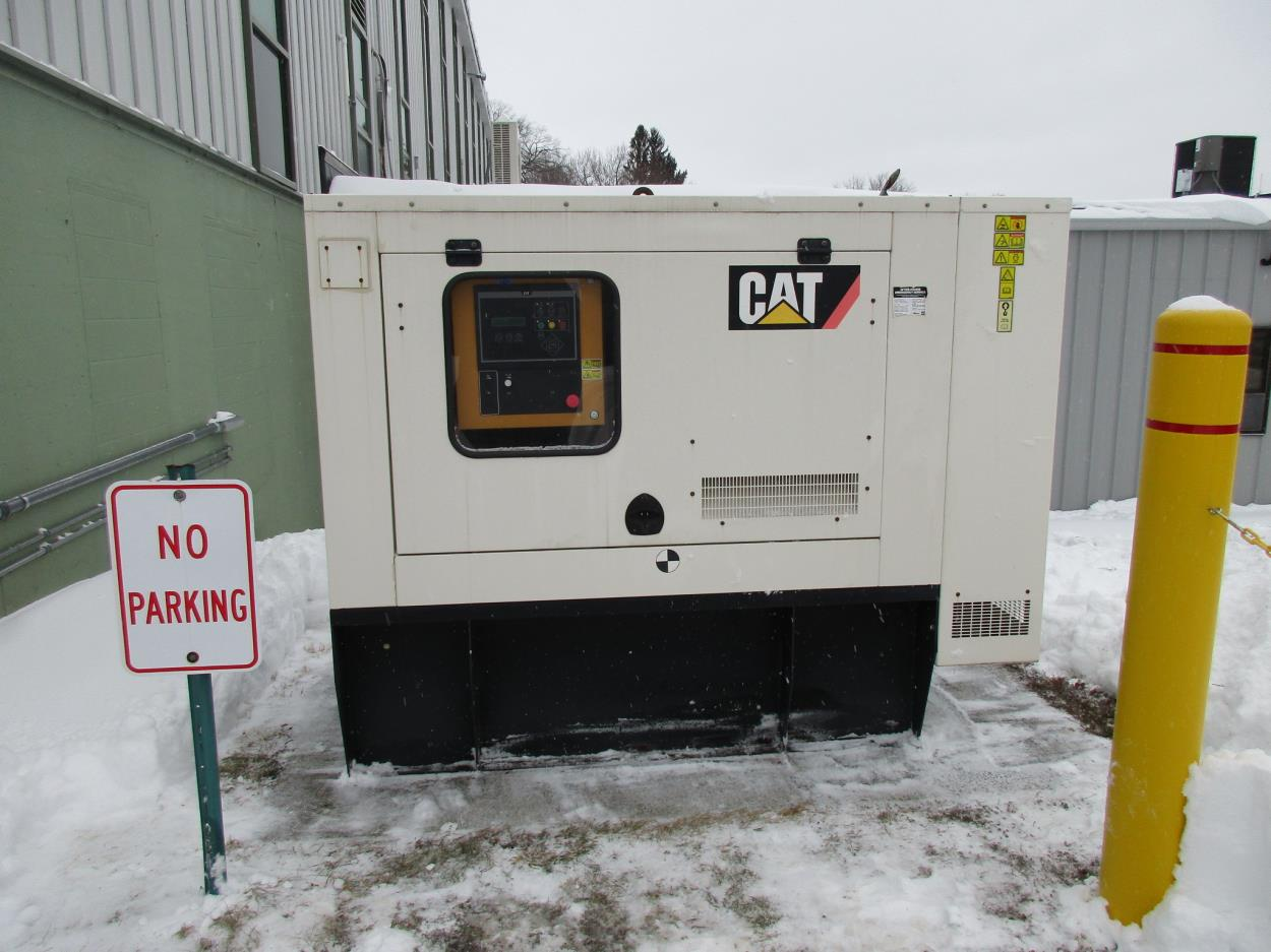 Transport a Caterpillar D60-6 Diesel standby generator to Aurora | uShip