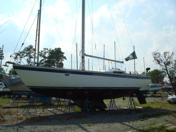 Transport a Columbia 43 sailboat to Superior | uShip