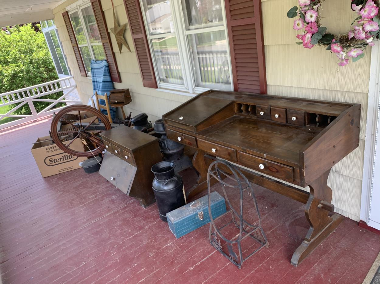 Transport a Desk, plus light, small misc items (see photo) to ...